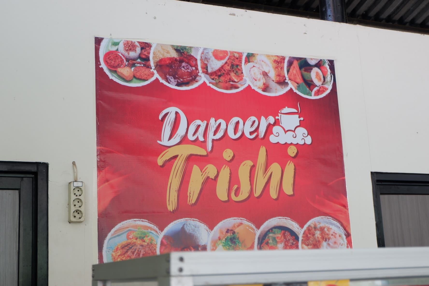 Kantin Dapoer Trishi | Ayam, Kantin Asrama Putra, Makanan, Nasi Goreng ...